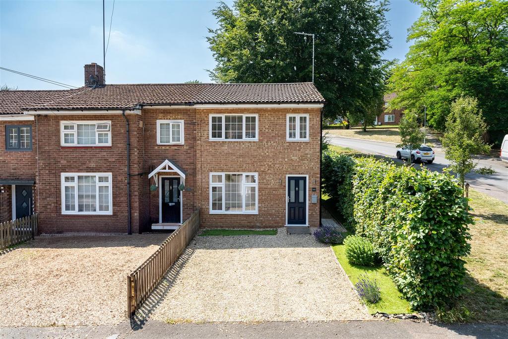 Beechfield Road, Boxmoor 2 bed end of terrace house for sale - £400,000