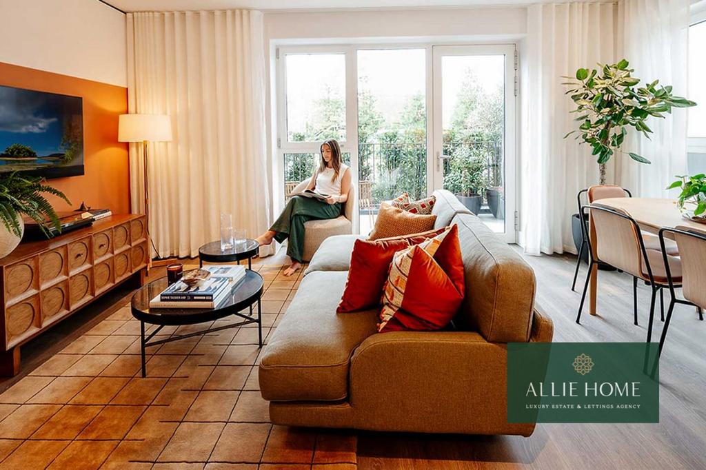 120 Bow Common Lane, London E3 2 bed flat - £690,000