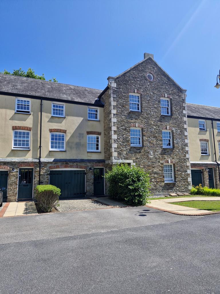 71 Yew Tree Court, Chy Hwel, St... 2 bed flat to rent - £975 pcm (£225 pw)