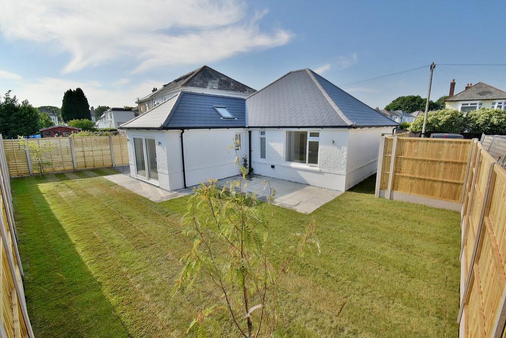 Barnes Road, Bournemouth, BH10 3 bed detached bungalow for sale - £400,000
