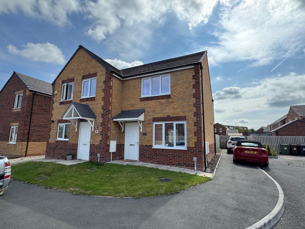 Gilpin Place, Platt Bridge, WN2 2 bed semi-detached house - £160,000
