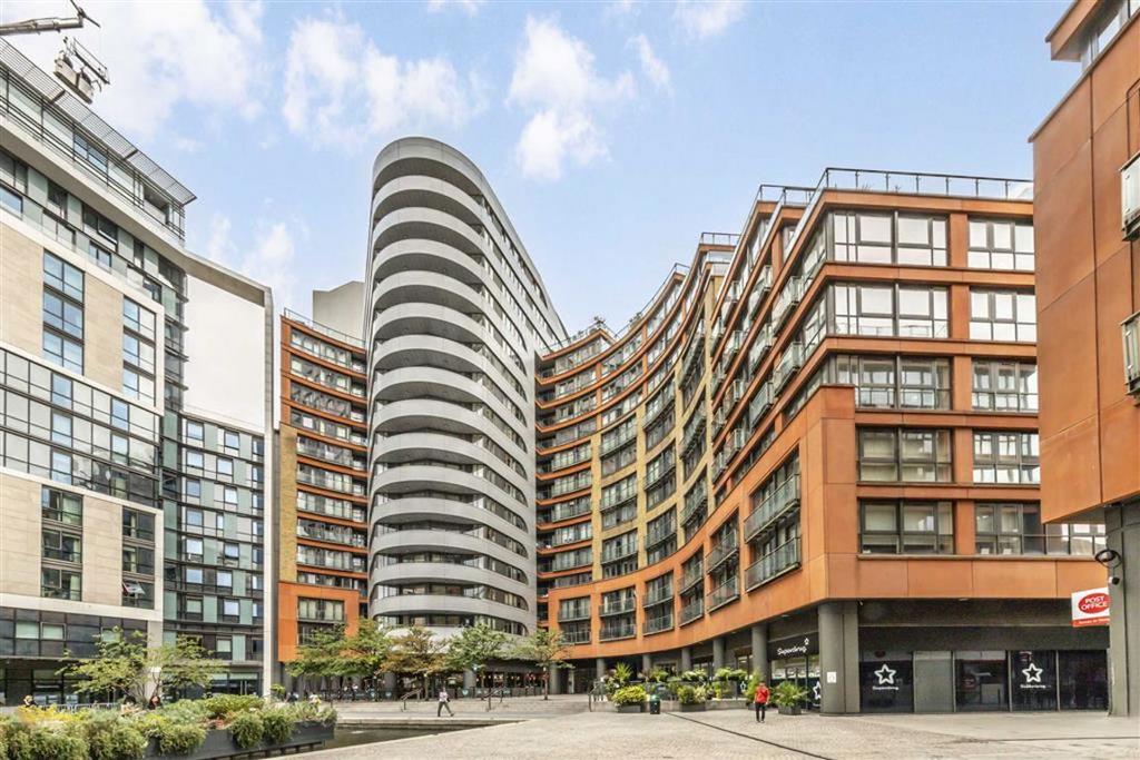 Praed Street, London W2 1 bed flat - £2,700 pcm (£623 pw)
