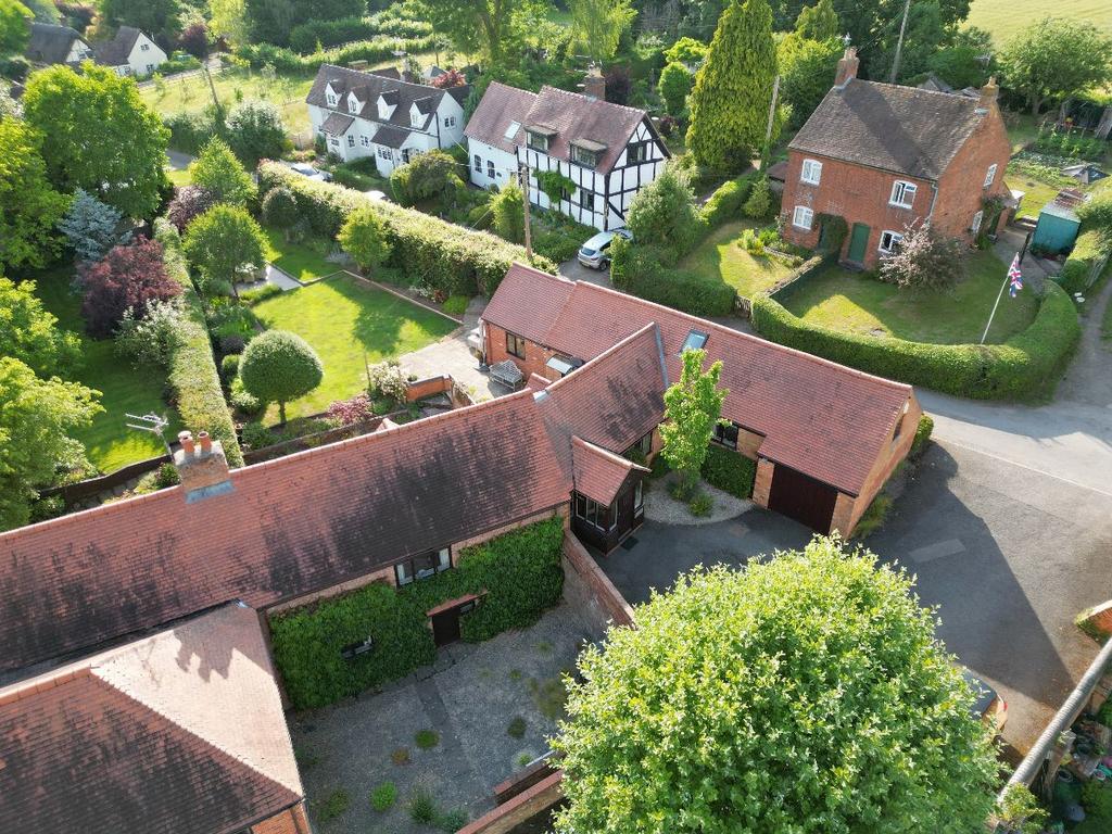 Rushwick, Worcester WR2 4 bed semi-detached house for sale - £550,000