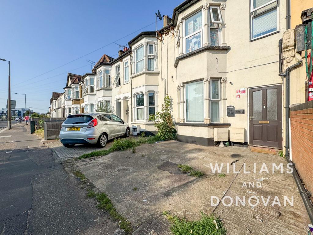 Sutton Road, Southend-on-Sea 2 bed ground floor flat for sale - £170,000