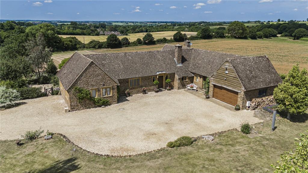 Chacombe, Banbury, Oxfordshire, OX17 4 bed equestrian property - £1,275,000