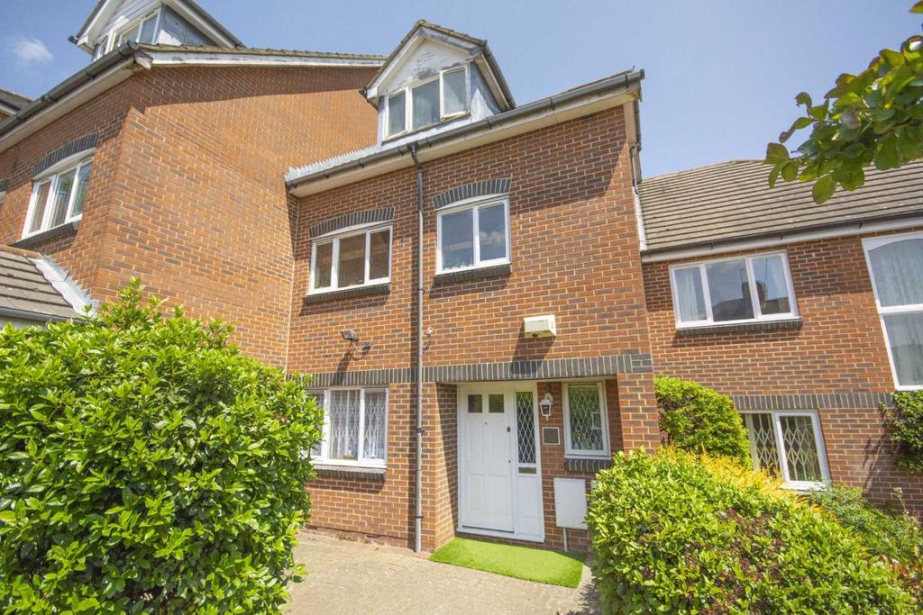 Dorchester Terrace, London NW4 4 bed house to rent - £2,995 pcm (£691 pw)