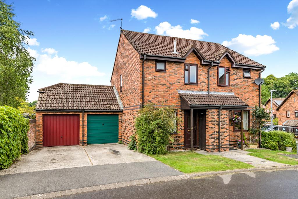 Davis Road, Devizes SN10 2 bed semi-detached house for sale - £235,000