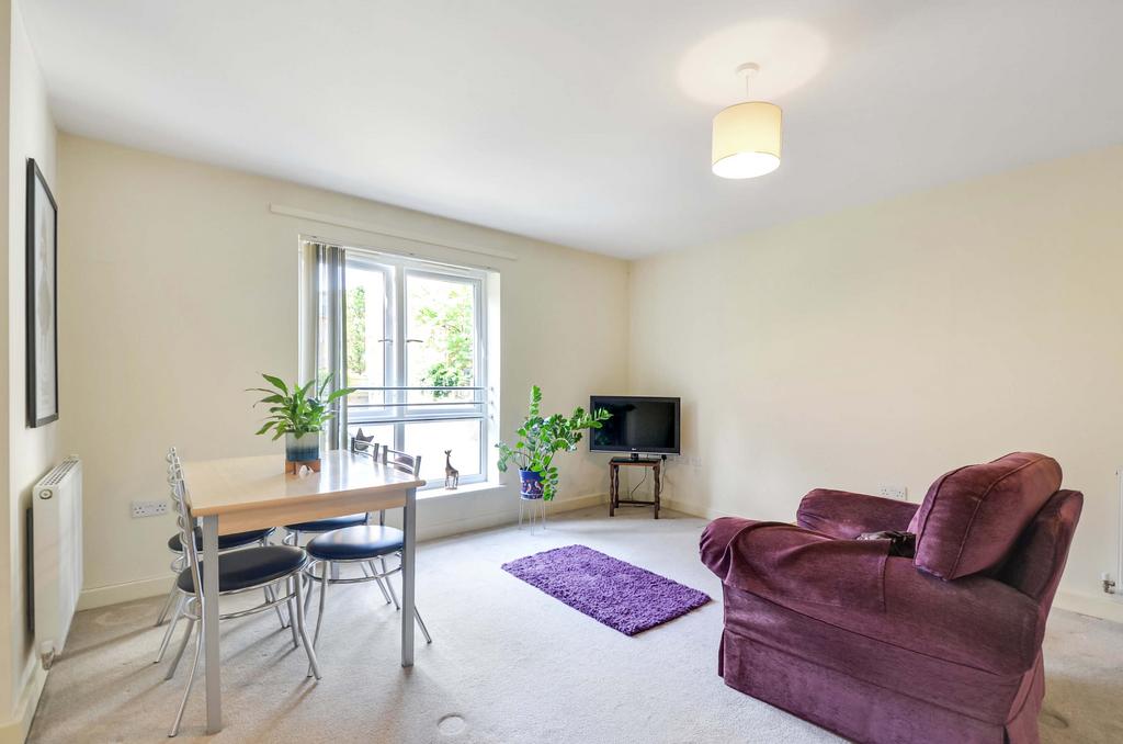at Covill House, 15 Hatherley Road... 2 bed apartment for sale - £310,000