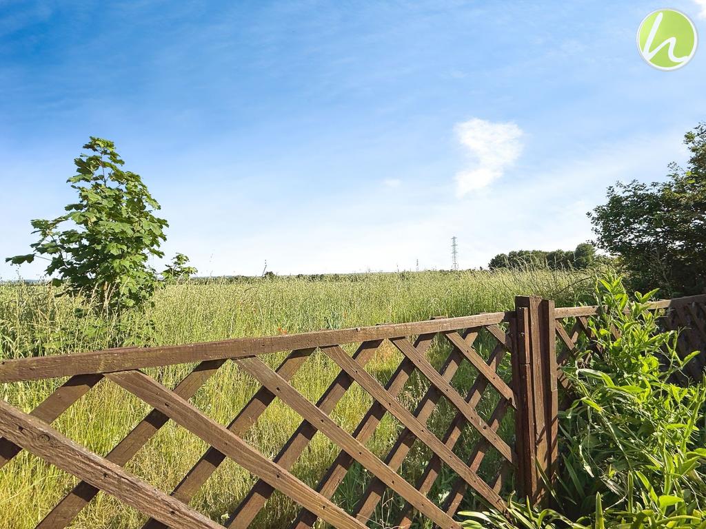 King Edward Road, Stanford-Le-Hope, SS17 4 bed chalet - £425,000