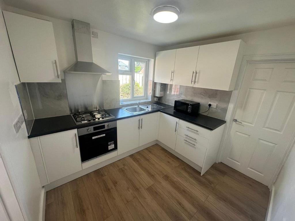 Luton LU4 1 bed in a house share - £725 pcm (£167 pw)