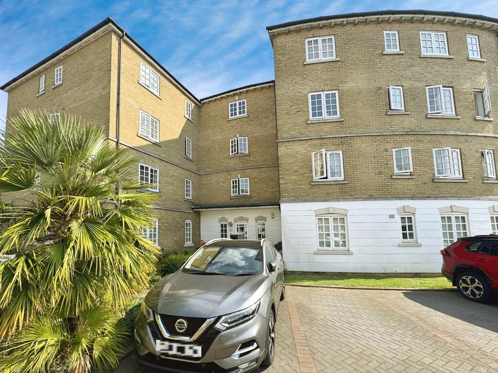 Gilbert Close, London SE18 2 bed apartment - £1,750 pcm (£404 pw)