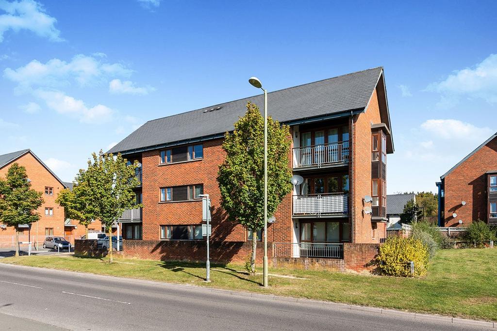 Forsythia Walk Oakridge Village... 2 bed flat - £1,250 pcm (£288 pw)