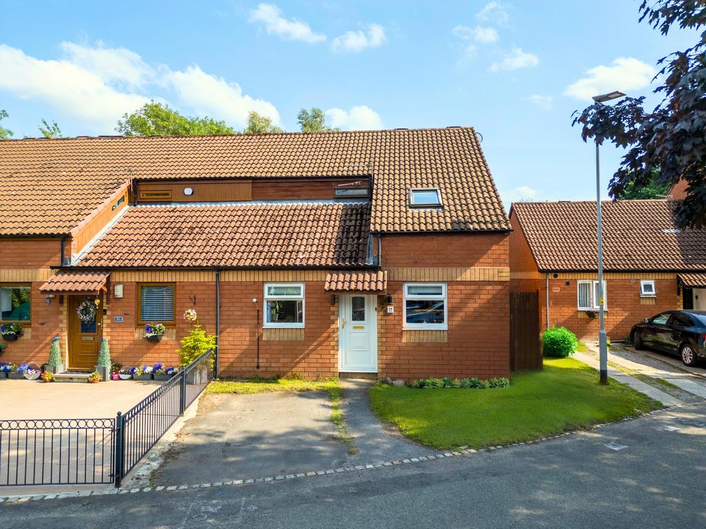 Old Hall, Warrington WA5 2 bed end of terrace house - £195,000