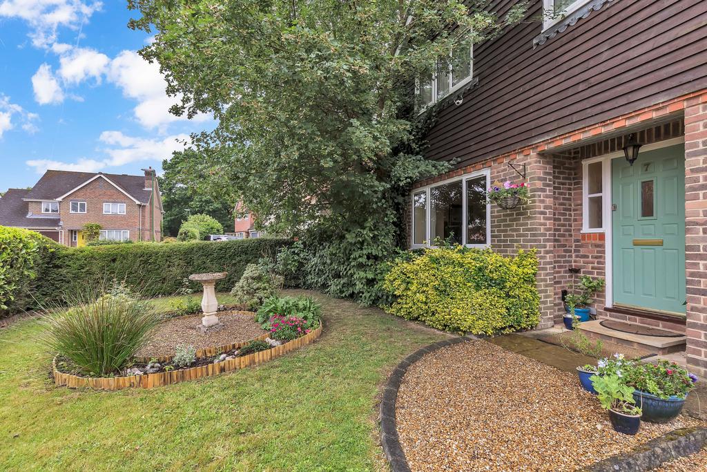 Harvey Close, Sayers Common, West... 4 bed detached house - £650,000