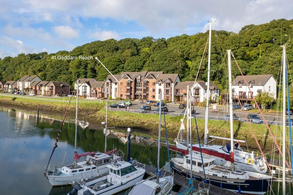 Gaddarn Reach, Milford Haven SA73 2 bed apartment - £155,000