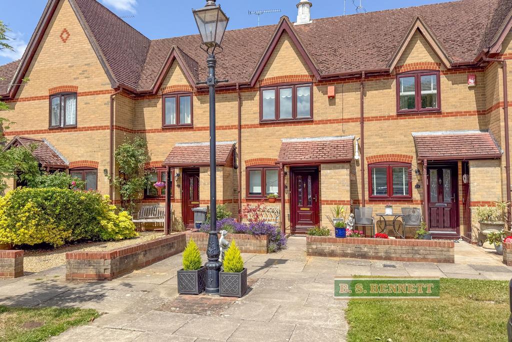 Wraysbury, Berkshire 2 bed terraced house for sale - £425,000