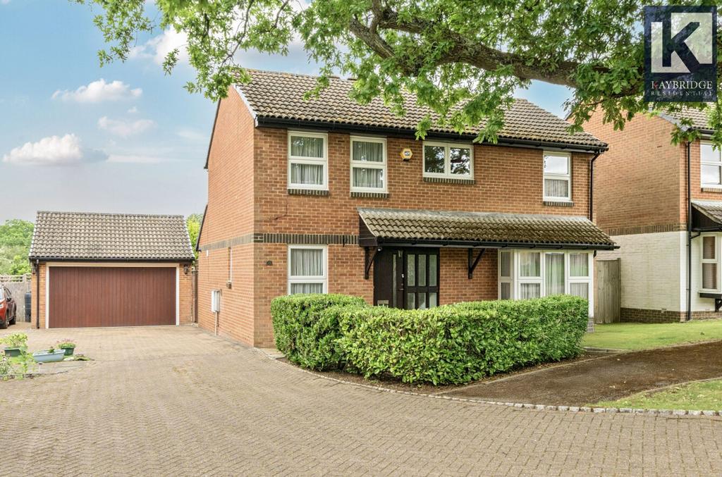 Northcliffe Close, Worcester Park, KT4 4 bed detached house - £850,000