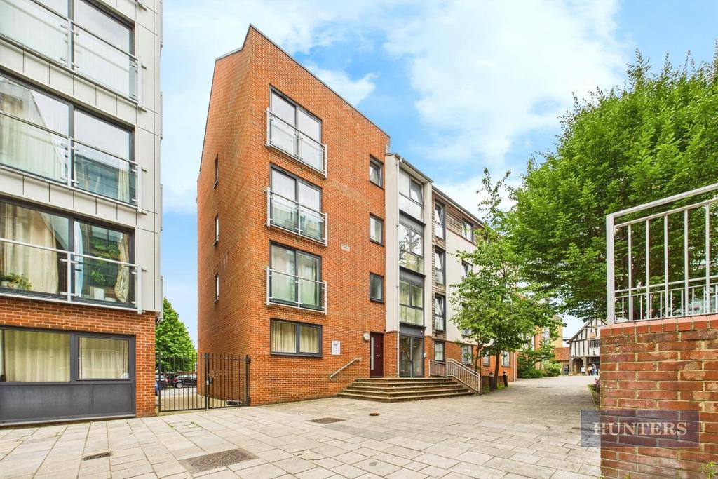 Castle Way, Southampton 1 bed flat to rent - £1,100 pcm (£254 pw)