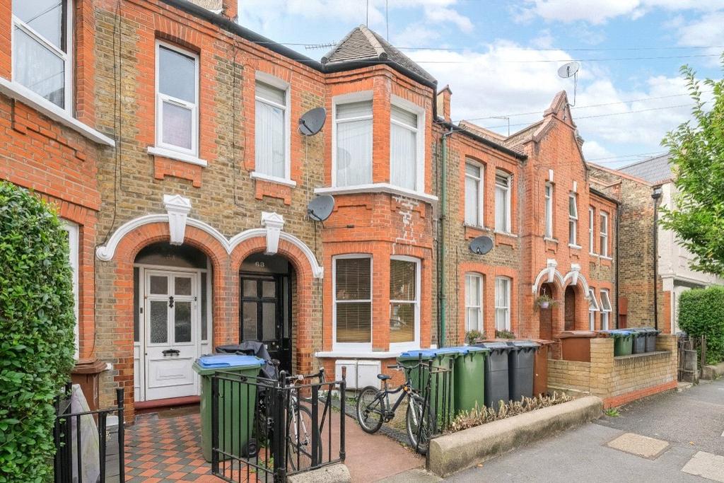 Carr Road, London E17 2 bed flat - £575,000