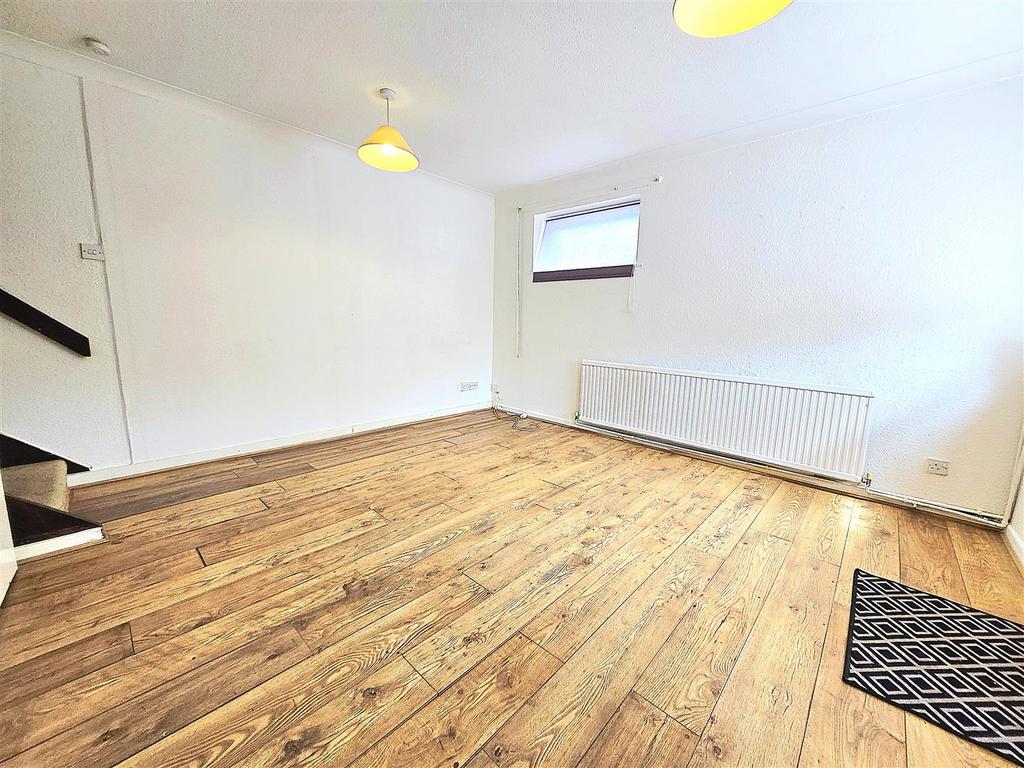 Rushes Mead, Uxbridge 1 bed end of terrace house - £1,175 pcm (£271 pw)