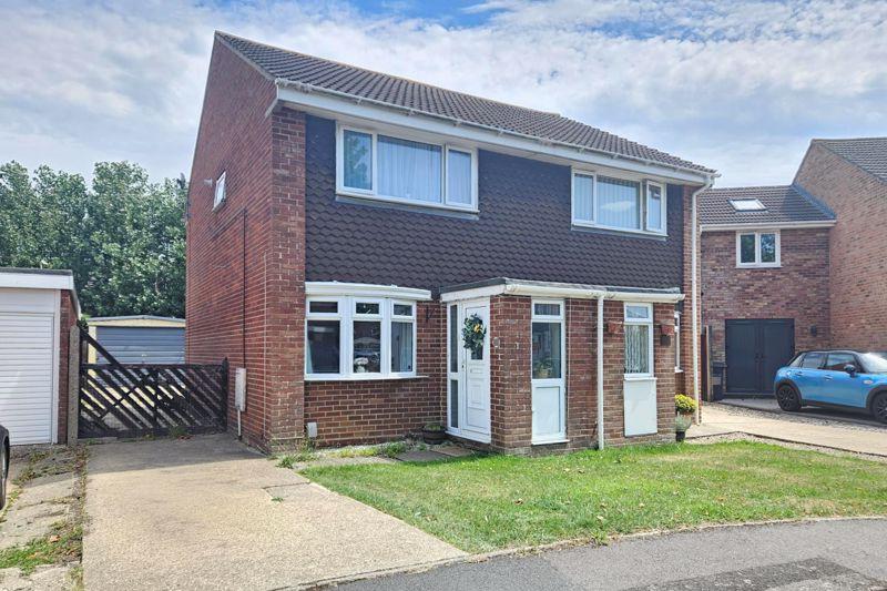 Compton Close, Lee-On-The-Solent, PO13 2 bed semi-detached house for sale - £299,995