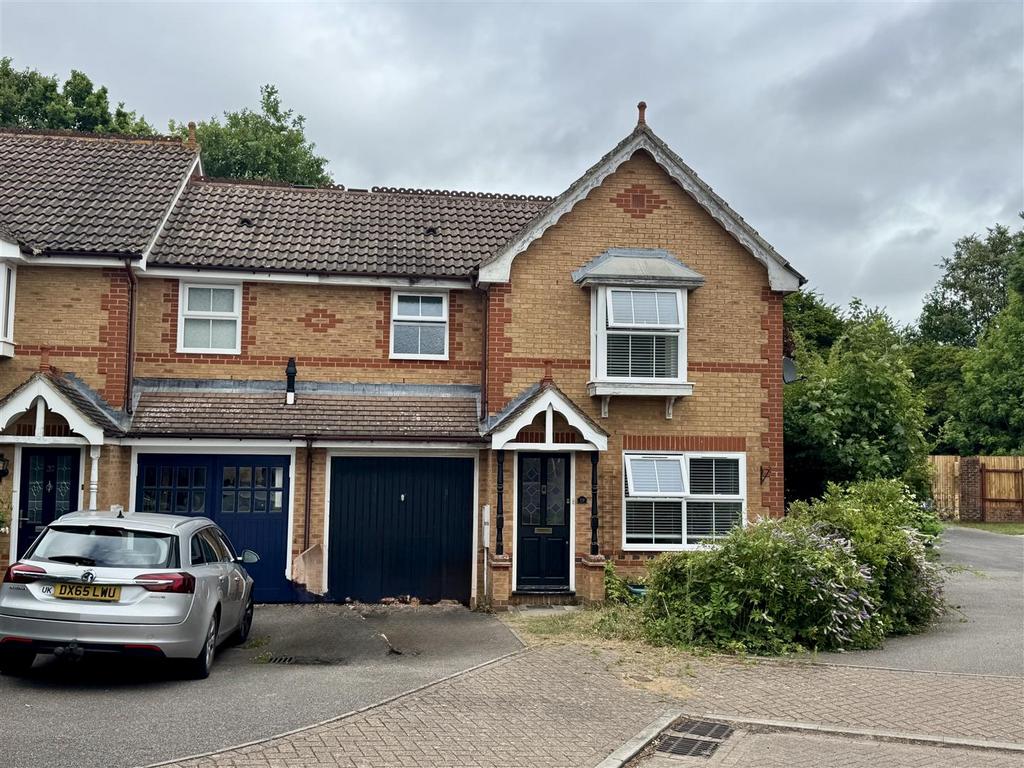 Chestnut Close, Kings Hill, ME19 4FP 3 bed detached house - £1,750 pcm ...