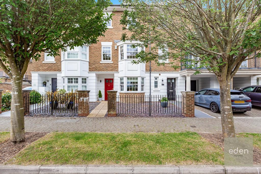 Kendall Avenue, Kings Hill, ME19 4 bed house - £550,000