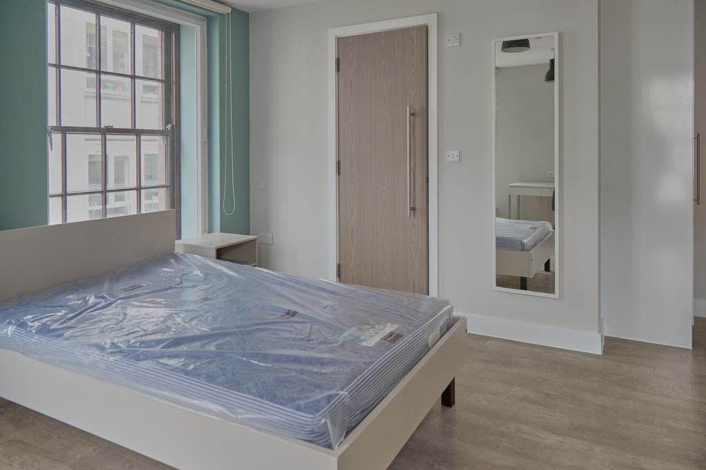 Small Street, Bristol BS1 1 bed ground floor flat - £1,104 pcm (£255 pw)