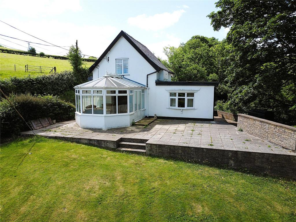 Upper Dolfor Road, Newtown, Powys, SY16 3 bed detached house - £230,000
