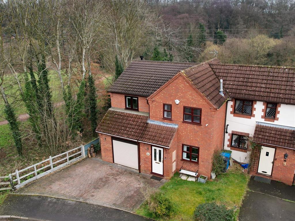 Redwood Road, Kinver, Stourbridge 3 bed semi-detached house - £395,000