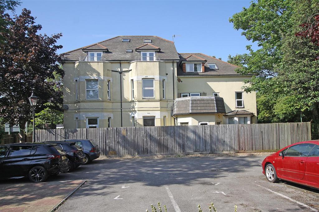 Wimborne Road, Bournemouth 2 bed flat for sale - £240,000