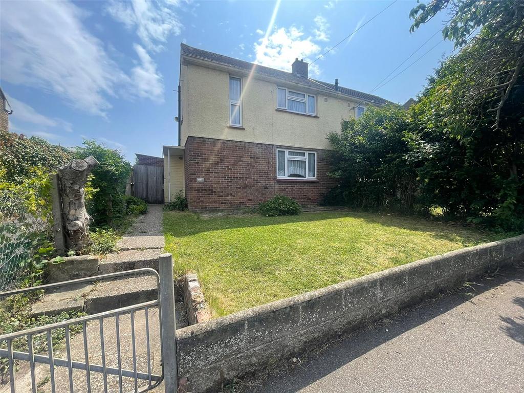 St. Hildas Way, Gravesend, Kent, DA12 2 bed semi-detached house for ...