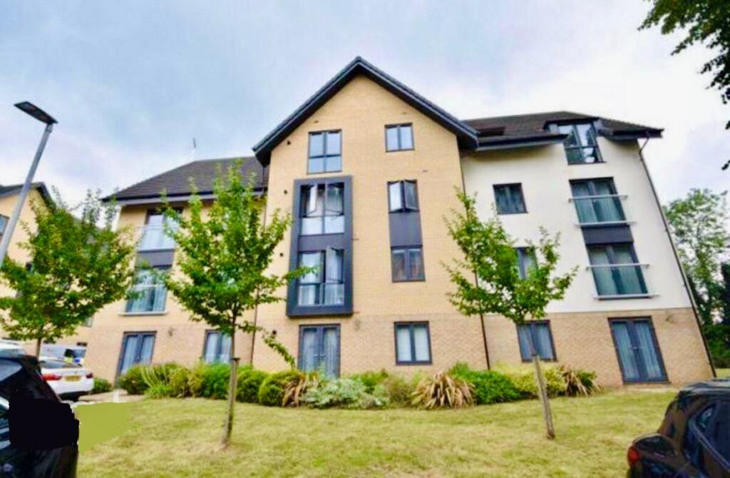 Jonathan Henry Place, Luton... 2 bed apartment - £200,000