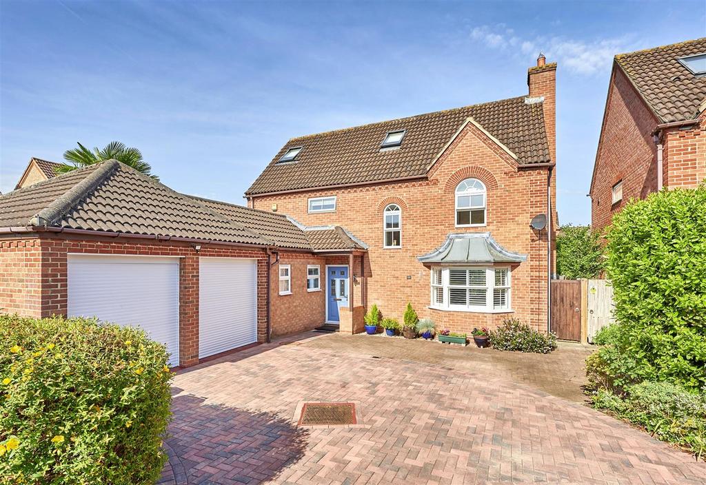 Primrose Close, Bishop's Stortford CM23 5 bed detached house for sale ...