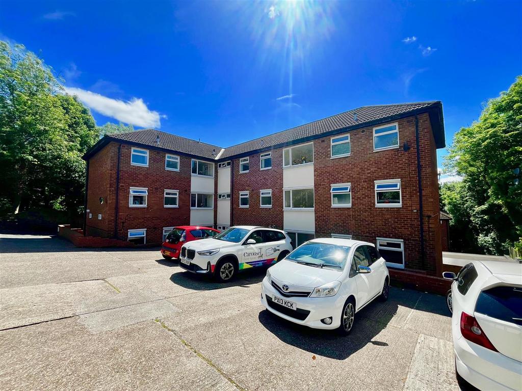 Brecken Court, Saltwell Road, Gateshead Studio - £600 pcm (£138 pw)