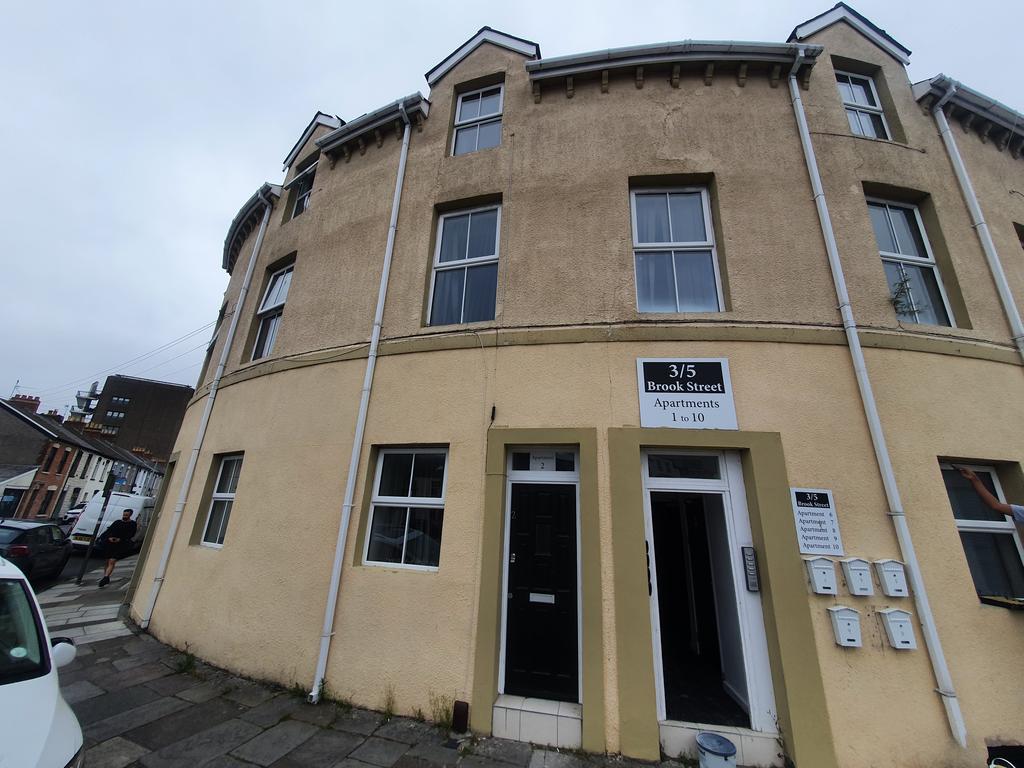 Brook Street, Cardiff CF11 2 bed flat - £1,150 pcm (£265 pw)