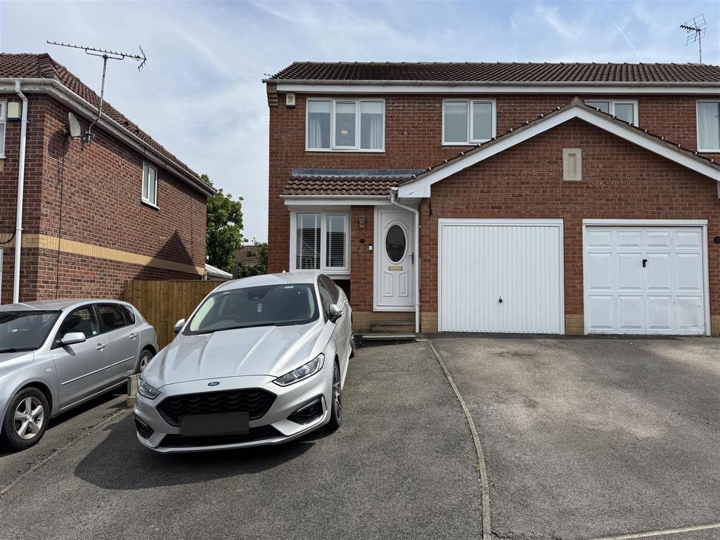 Lancaster Walk, Worksop S81 3 bed semi-detached house - £210,000