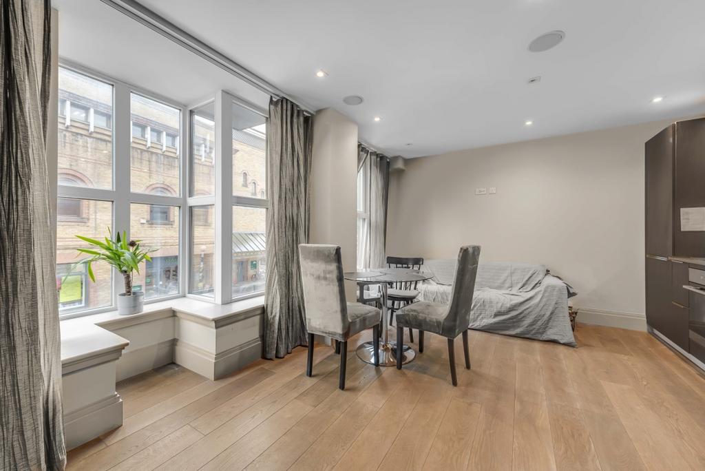 Fulham Road, London, SW6 1 bed flat - £2,250 pcm (£519 pw)