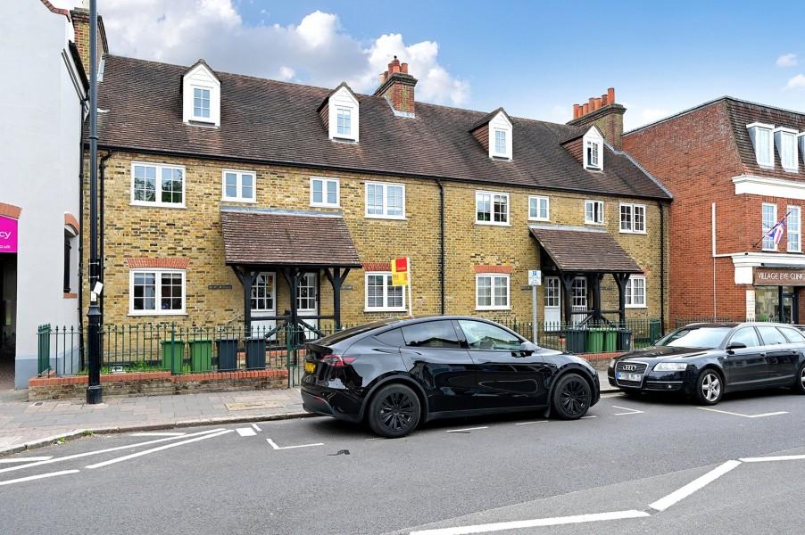 Bagshot 1 bed apartment to rent - £1,250 pcm (£288 pw)
