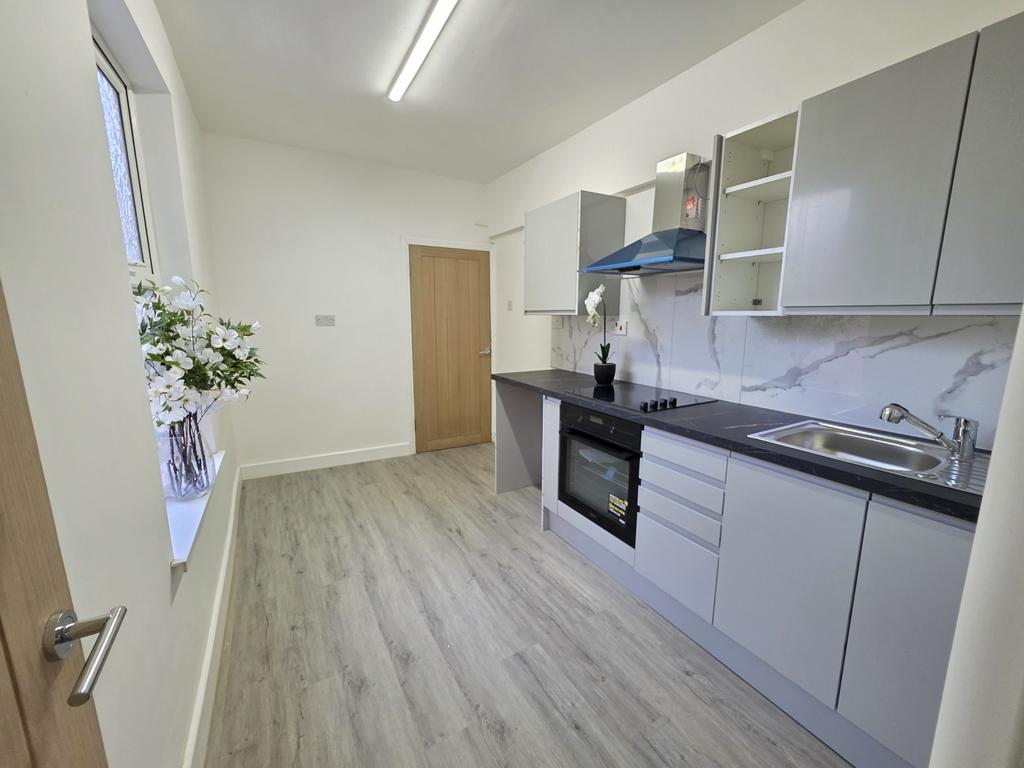 New Hall Street, Willenhall, WV13 1LQ 1 bed flat - £795 pcm (£183 pw)