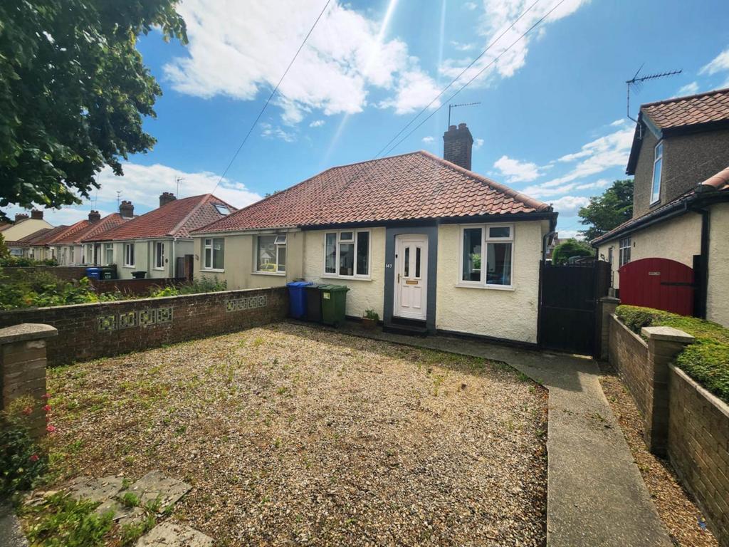 Kimberley Road, Lowestoft NR33 2 bed semi-detached house - £150,000
