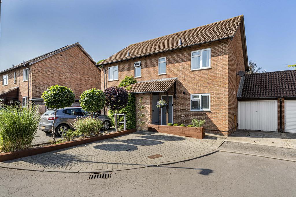 Warmans Close, Wantage, OX12 3 bed semi-detached house for sale - £340,000