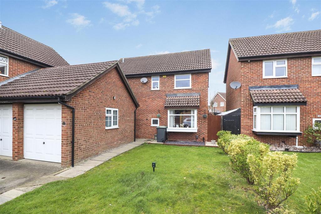 Croft Way, Rushden NN10 4 bed detached house - £300,000