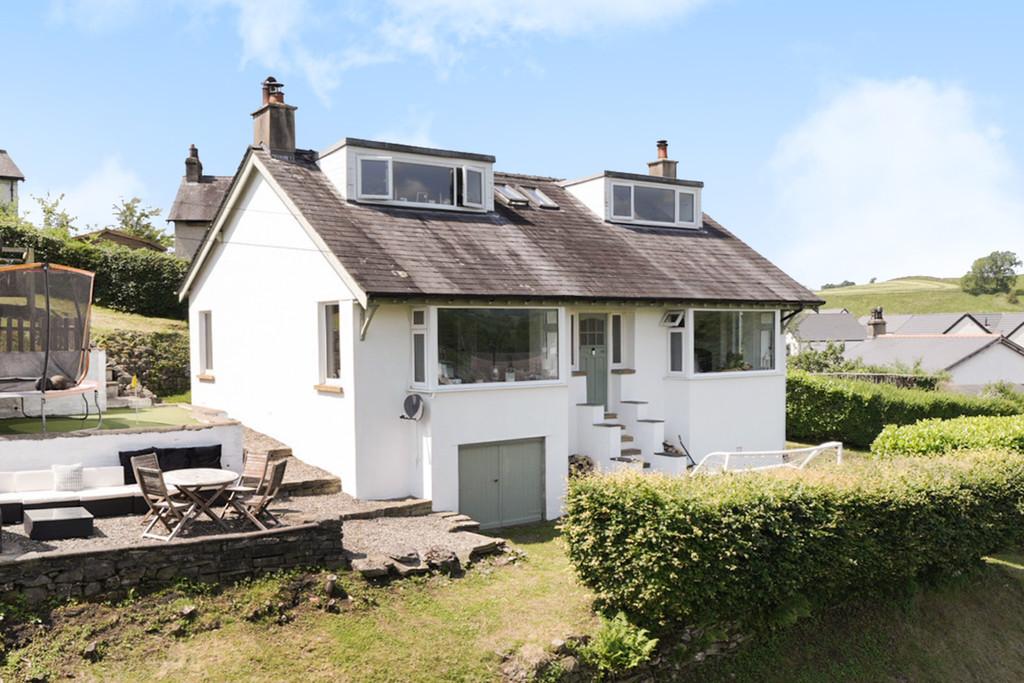29 Kentrigg, Kendal, Cumbria, LA9 6EE 4 bed detached house - £465,000