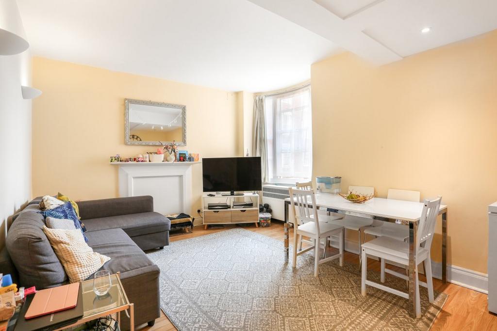 Queensway, Bayswater W2 2 bed apartment for sale - £535,000