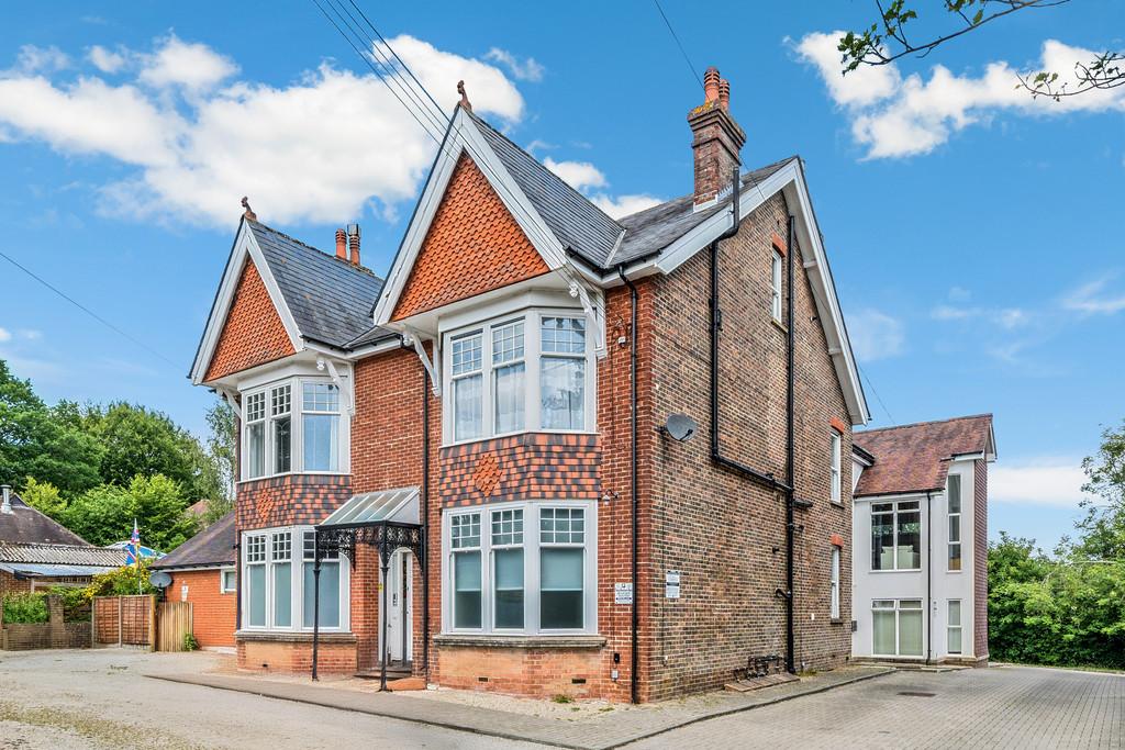 Crowborough Hill, Crowborough 1 bed ground floor flat - £210,000