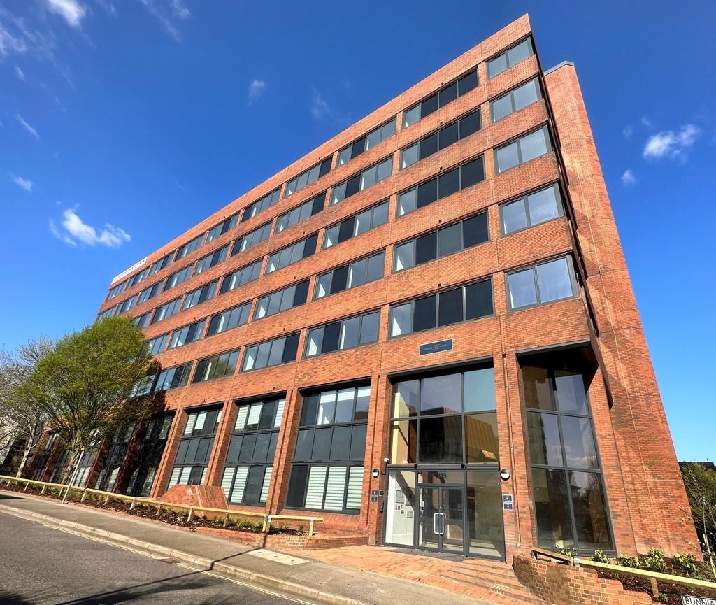 Normandy House, Basingstoke RG21 2 bed apartment to rent - £1,395 pcm ...