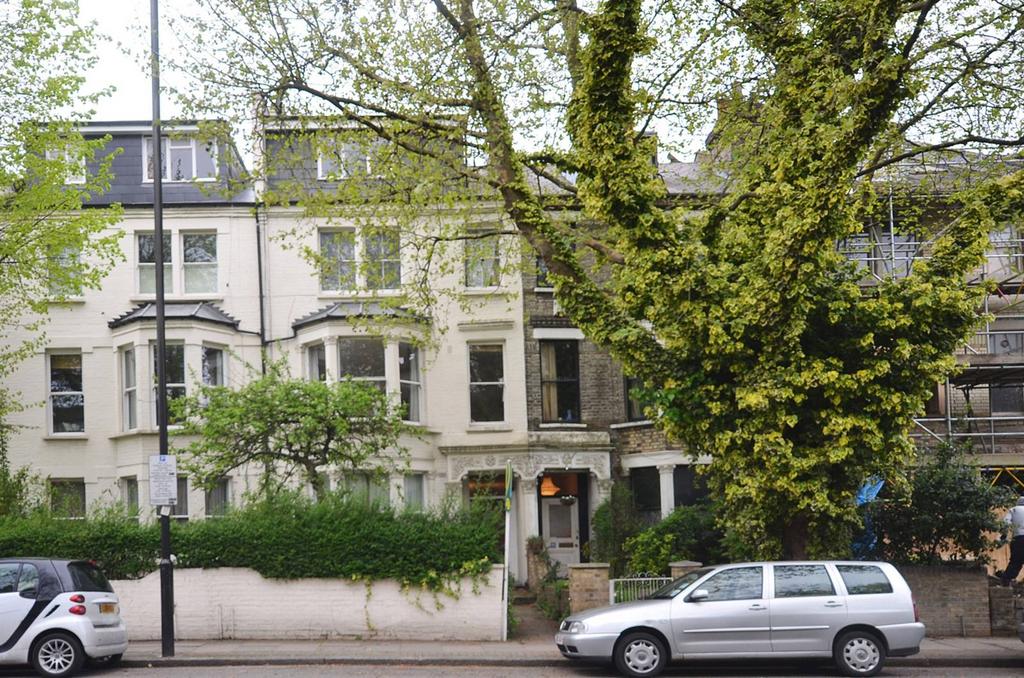 Caledonian Road, Caledonian Road... 2 bed maisonette - £2,550 pcm (£588 pw)