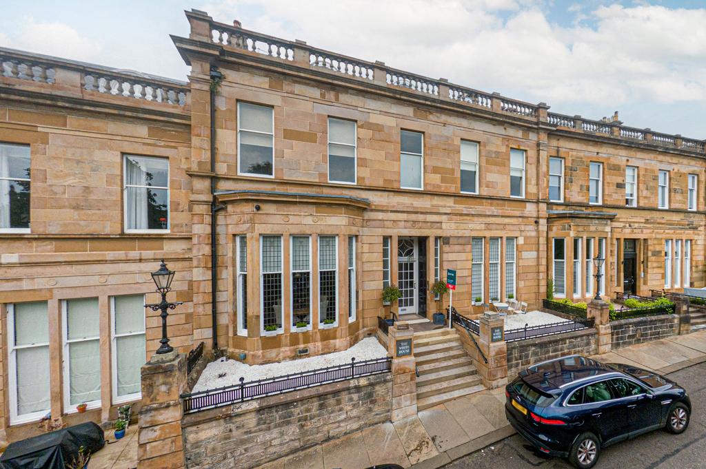 Cleveden Crescent, Kelvinside, Glasgow 3 bed apartment - £625,000