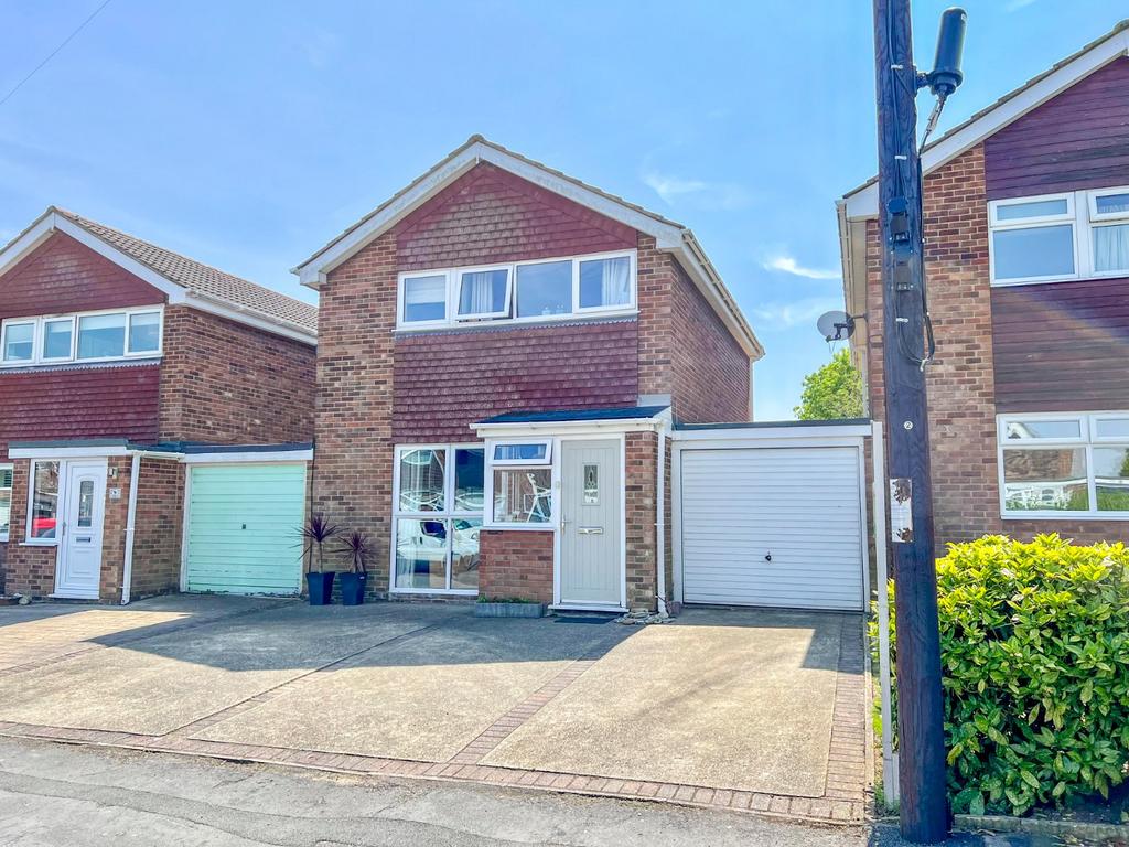 Eastfield Road, Keelby, DN41 3 bed detached house - £190,000